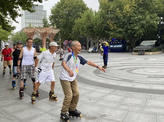 An 89-year-old roller skating idol in Hangzhou-Meet in Hangzhou @Asian ...